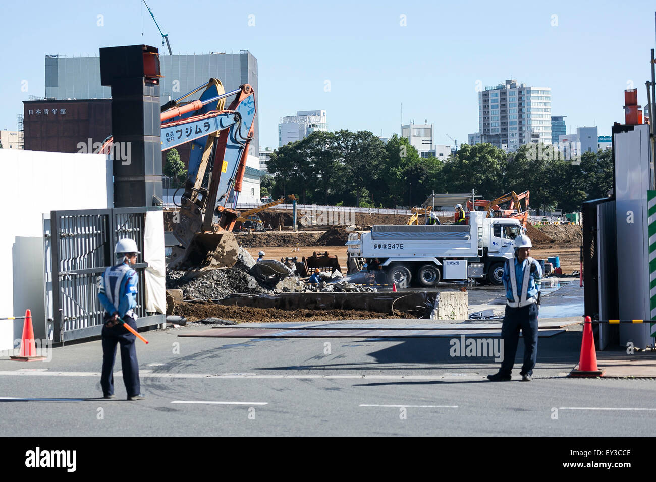 Tokyo, Japan. 21st July, 2015. Demolition works continue at the site of ...