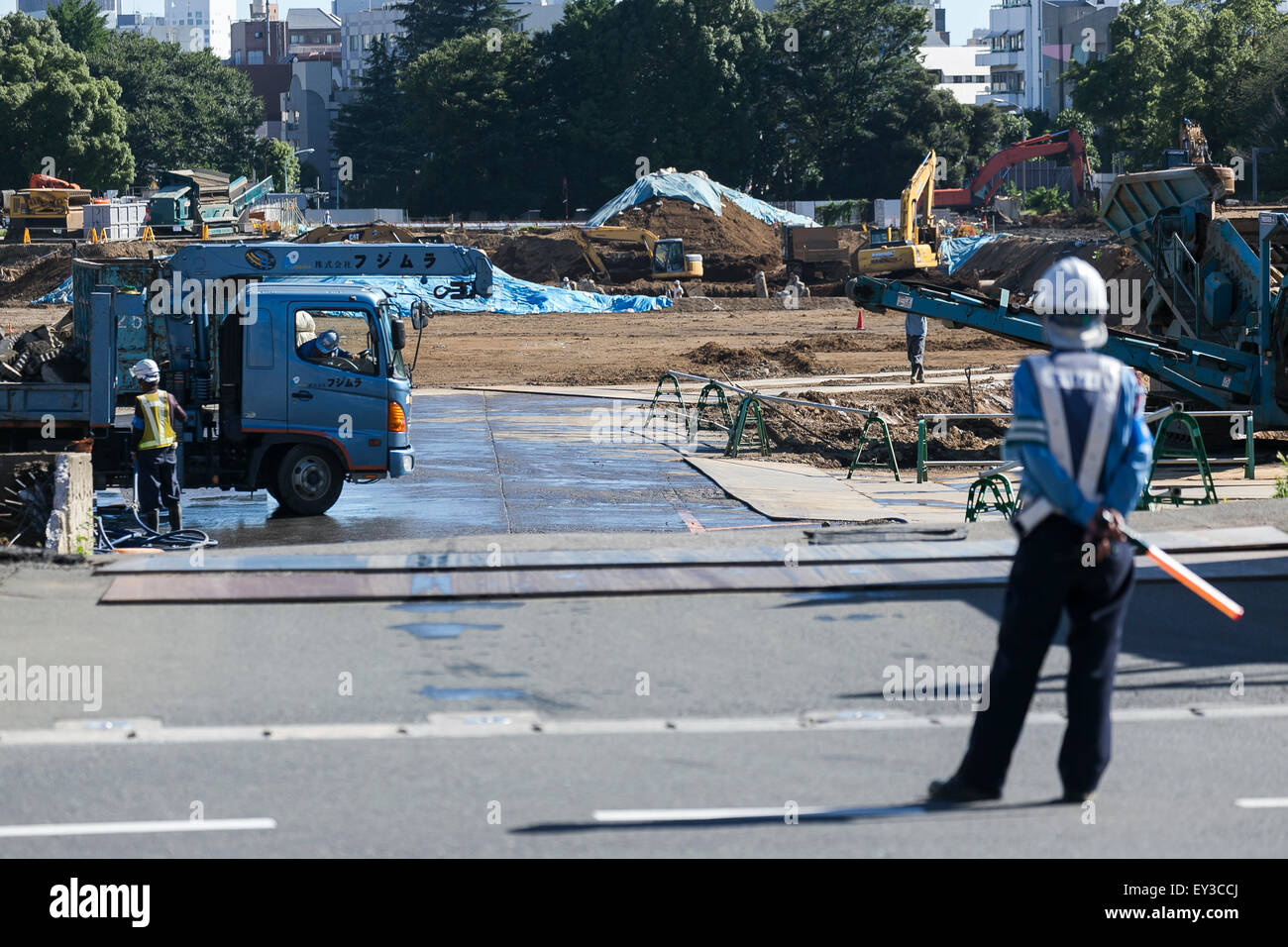 Tokyo, Japan. 21st July, 2015. Demolition works continue at the site of ...