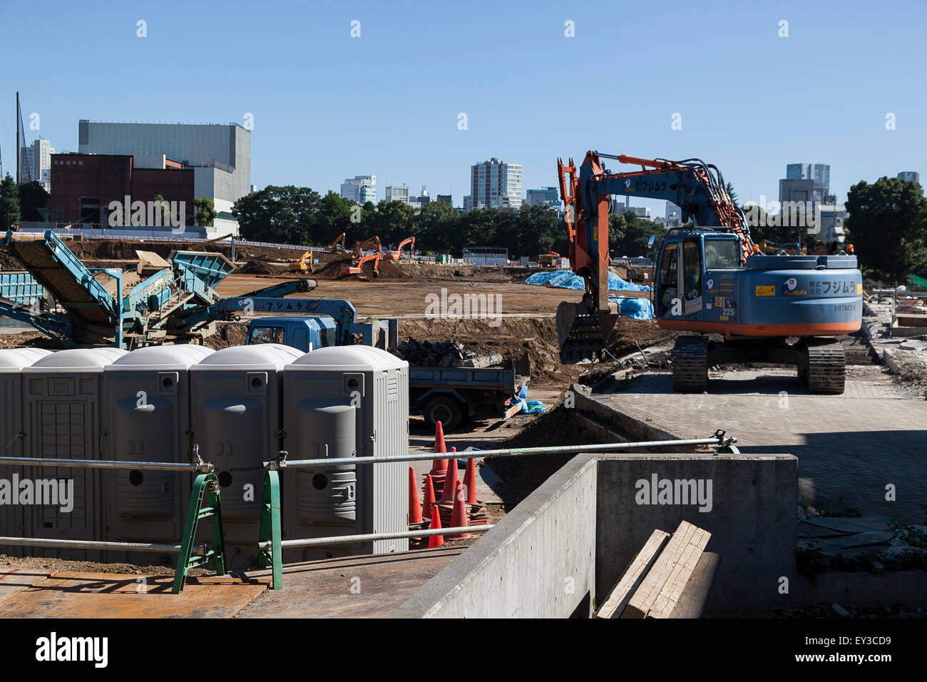 Tokyo, Japan. 21st July, 2015. Demolition works continue at the site of ...