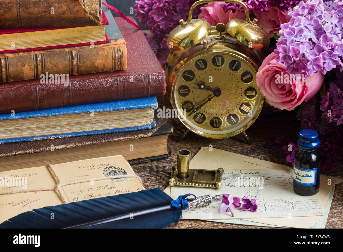 Time to read the mail hi-res stock photography and images - Alamy