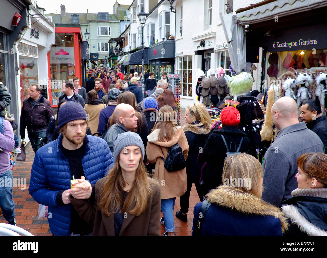 14 February 2015, Brighton: Crowds of people in Winter on the narrow ...