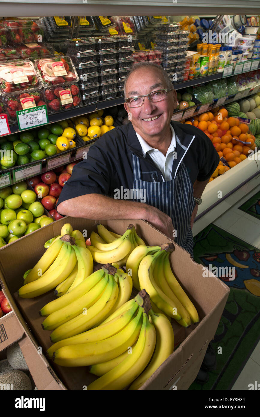 Businessman in grocery store hi-res stock photography and images - Alamy