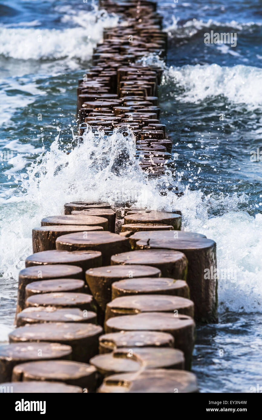 Splashing dam water hi-res stock photography and images - Alamy