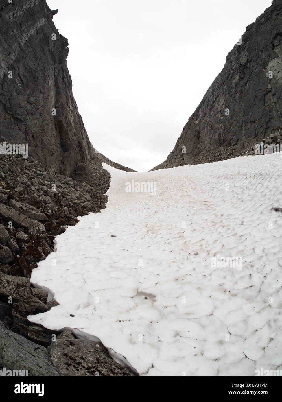 Skiing and snowfields hi-res stock photography and images - Alamy