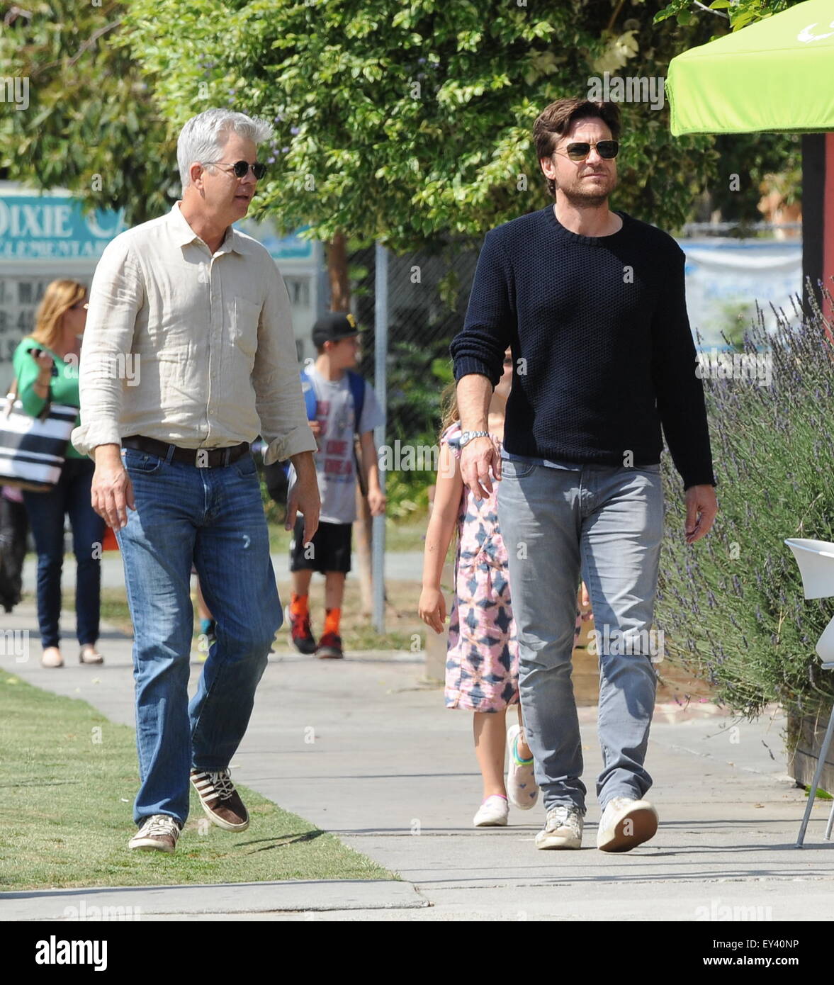 Actor Jason Bateman spending quality time with his dad Kent and ...