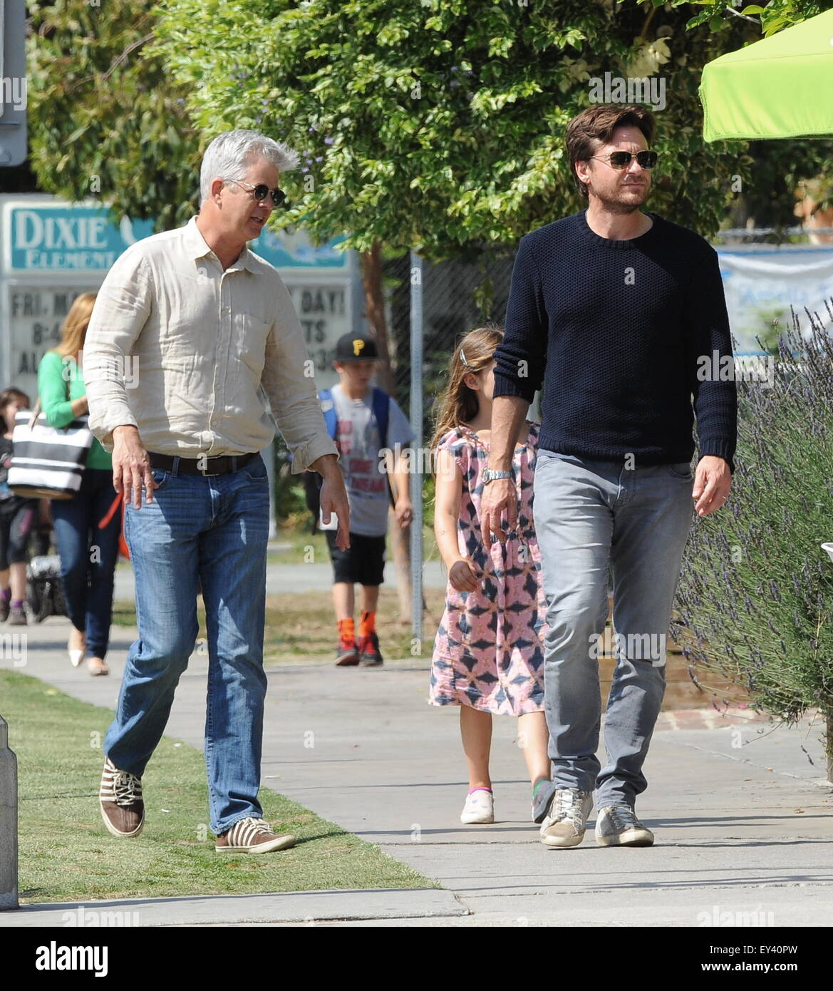 Actor Jason Bateman spending quality time with his dad Kent and ...
