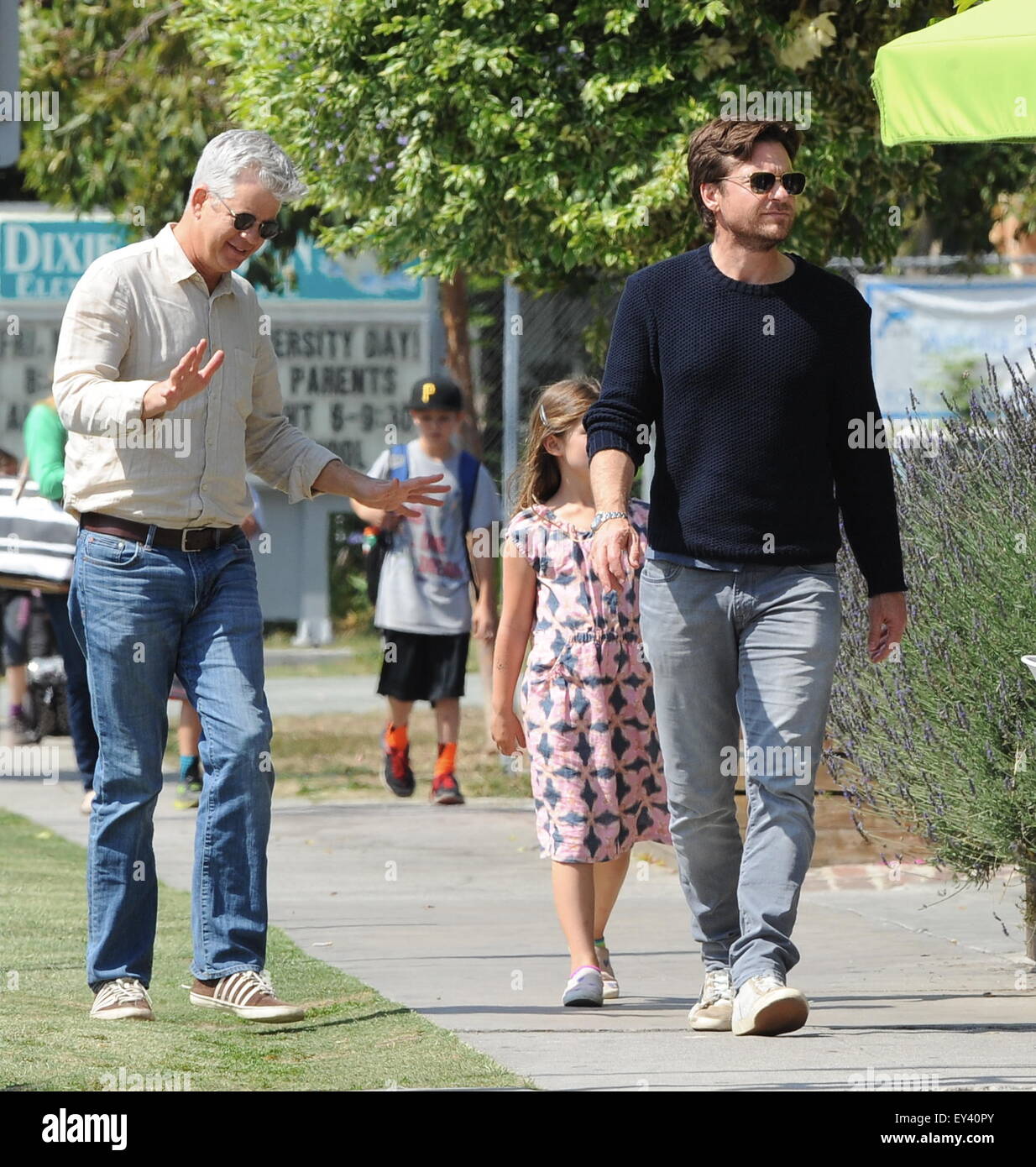 Actor Jason Bateman spending quality time with his dad Kent and ...