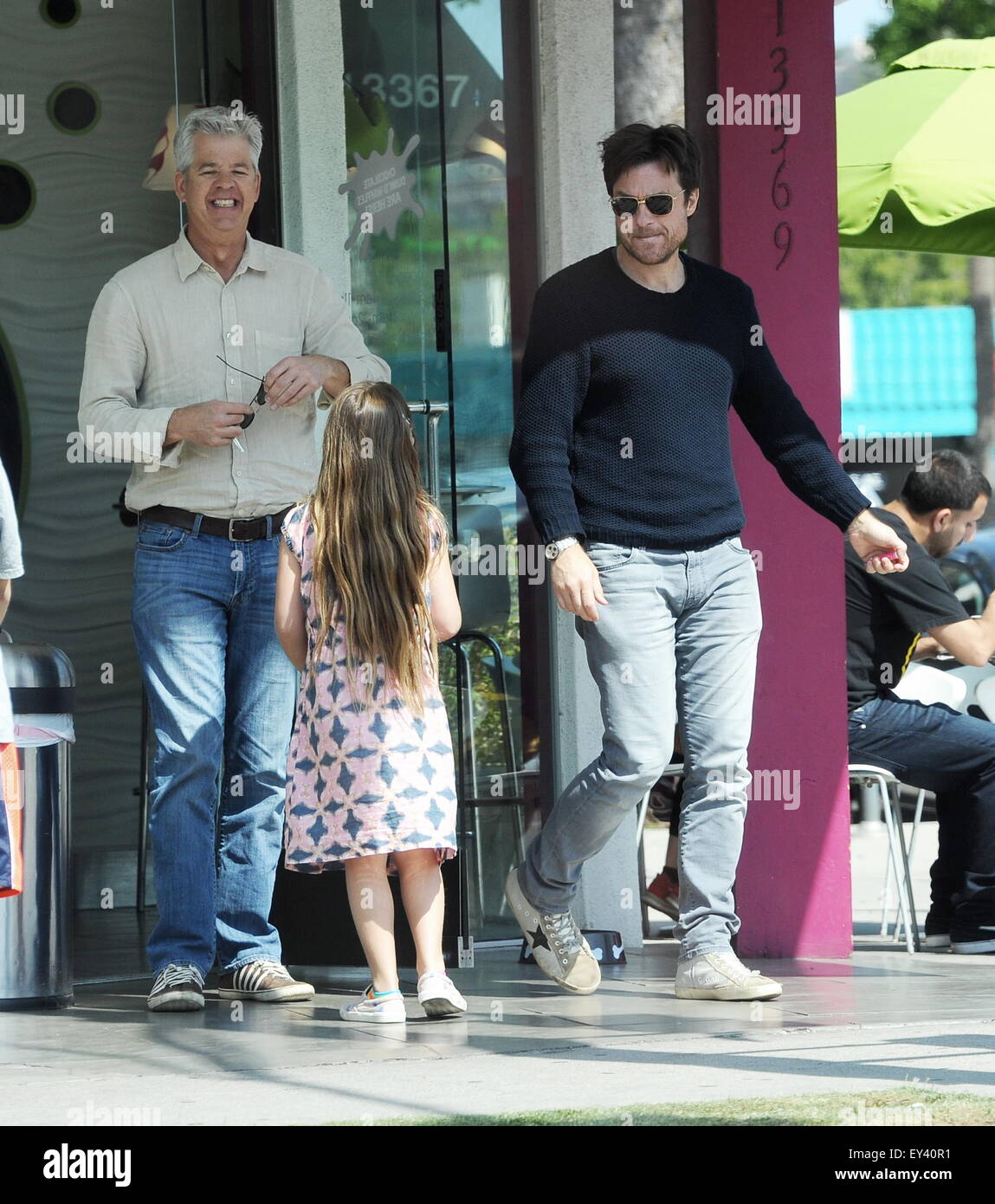 Actor Jason Bateman spending quality time with his dad Kent and ...