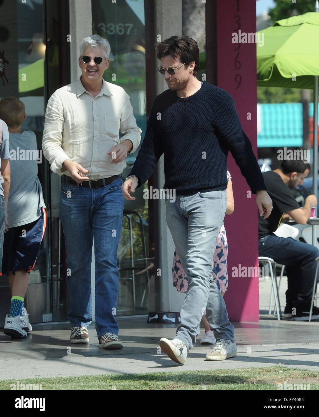 Actor Jason Bateman spending quality time with his dad Kent and ...