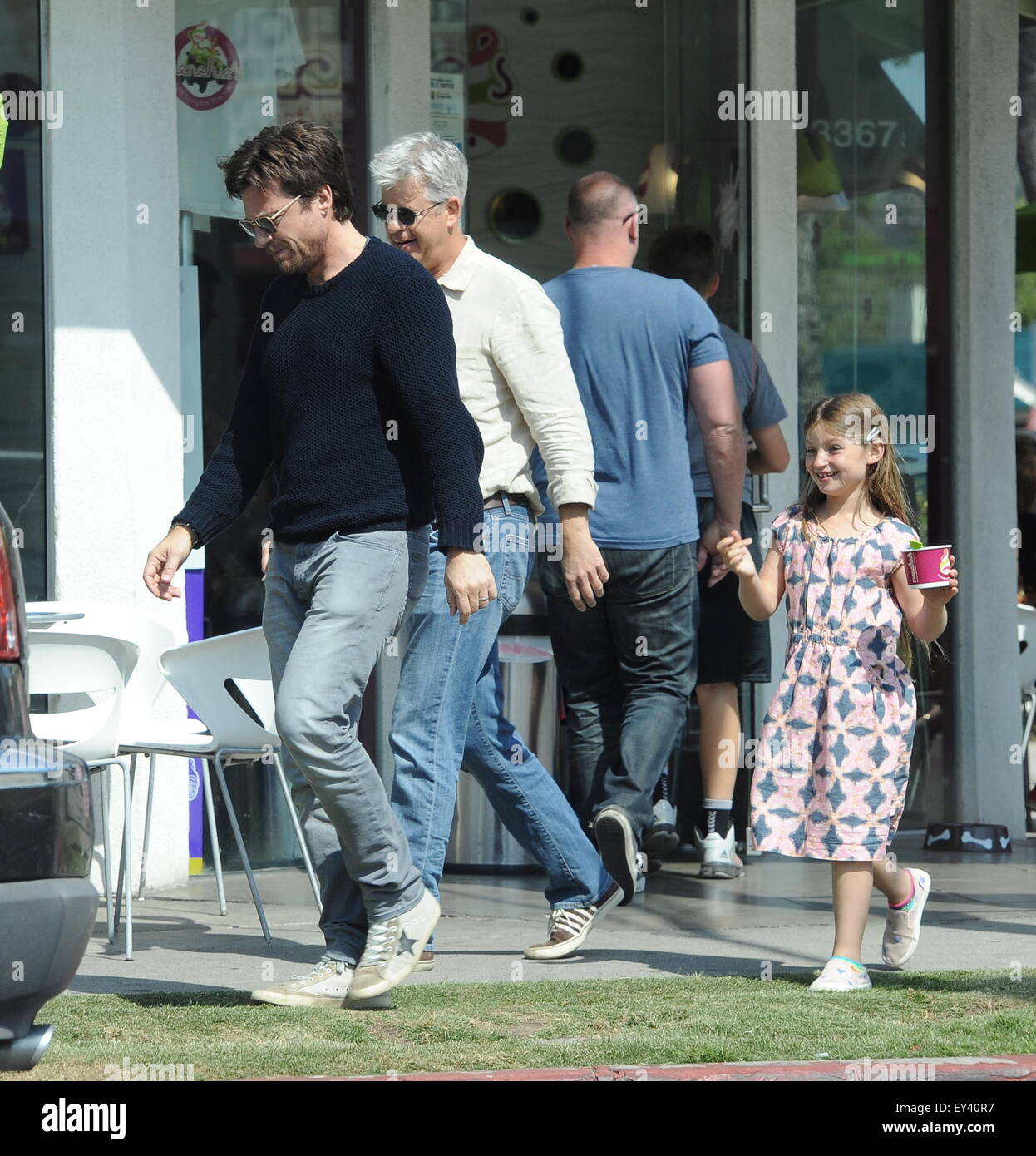 Actor Jason Bateman spending quality time with his dad Kent and ...