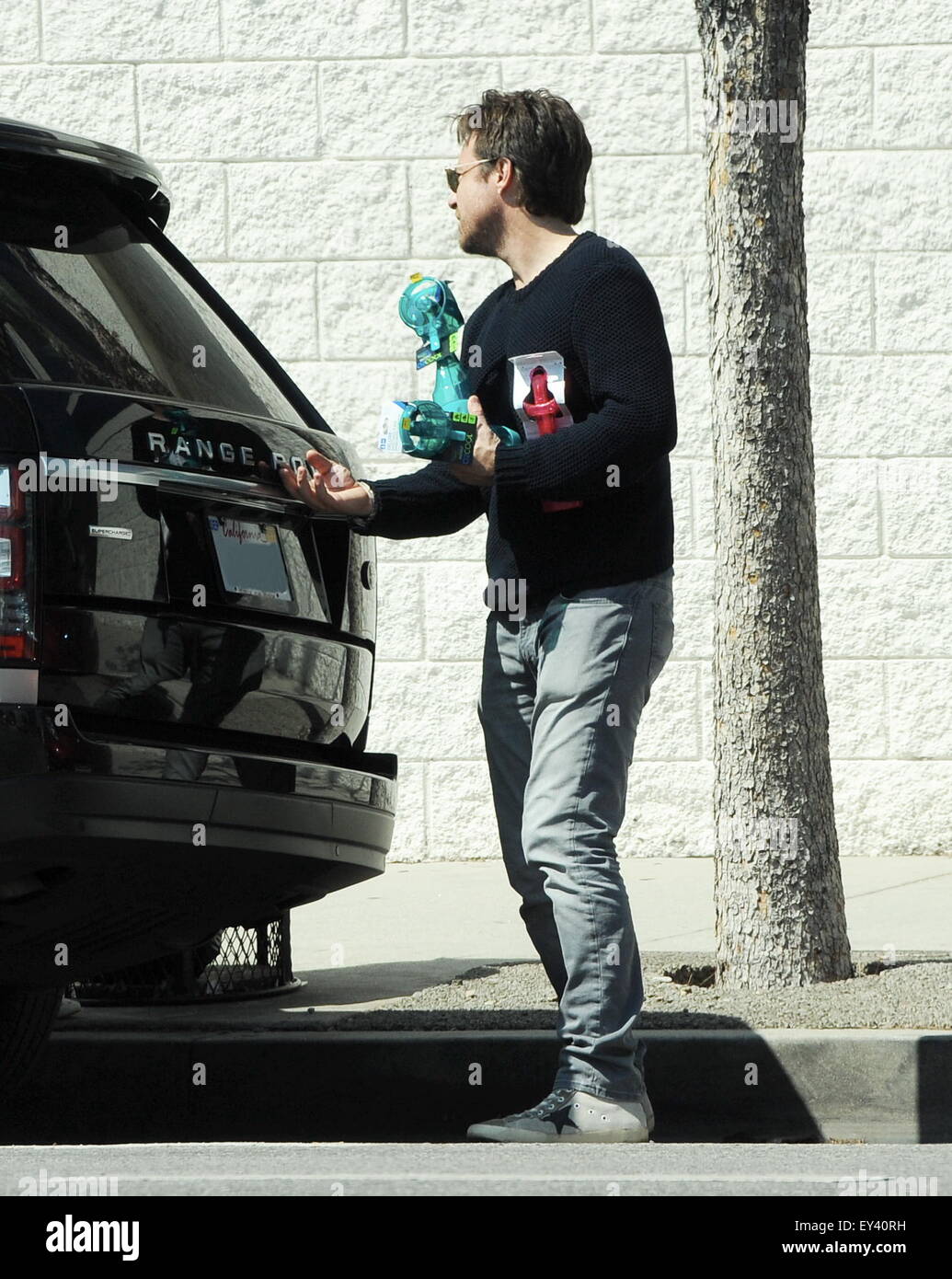 Actor Jason Bateman spending quality time with his dad Kent and ...