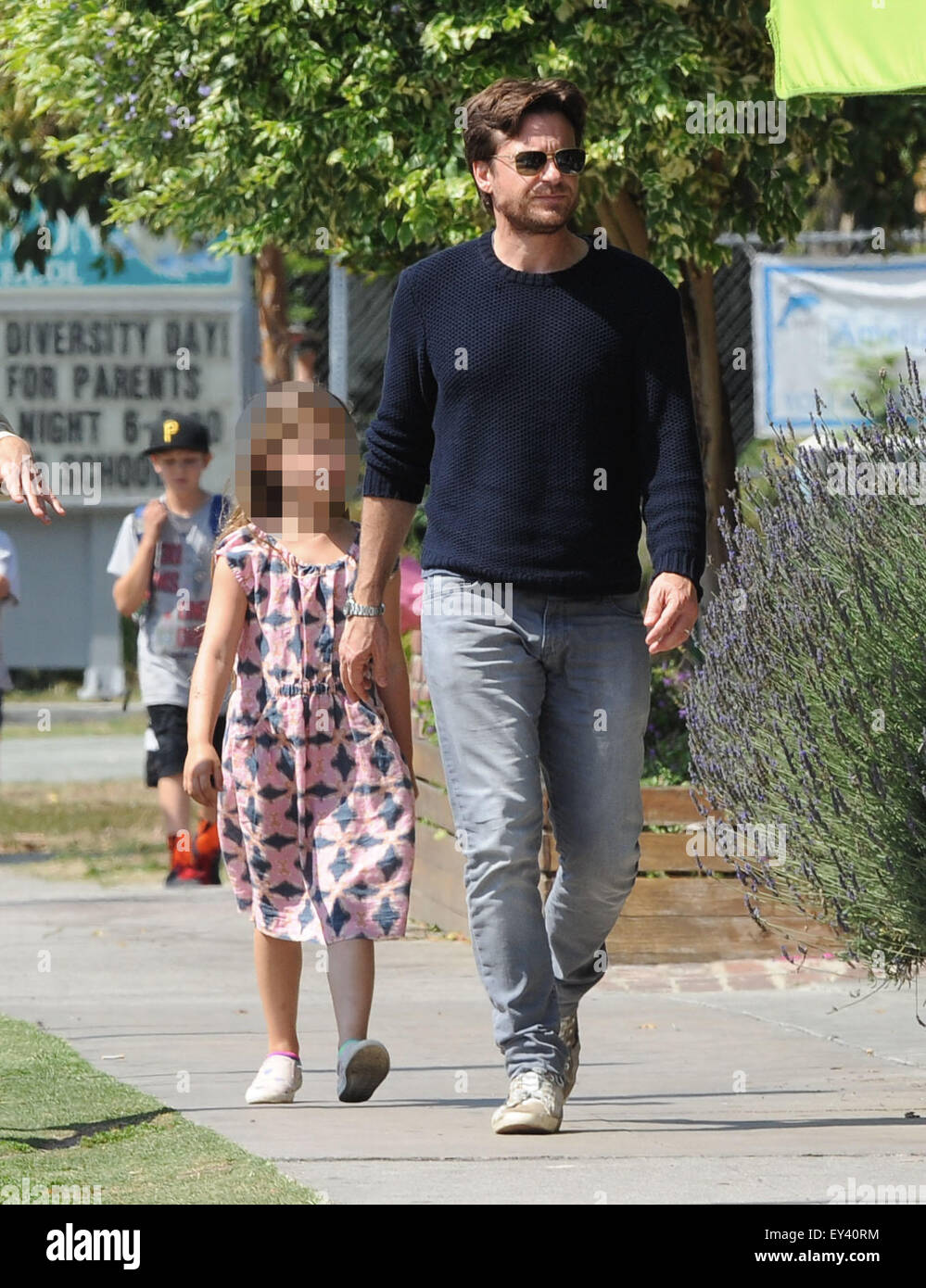 Actor Jason Bateman spending quality time with his dad Kent and ...