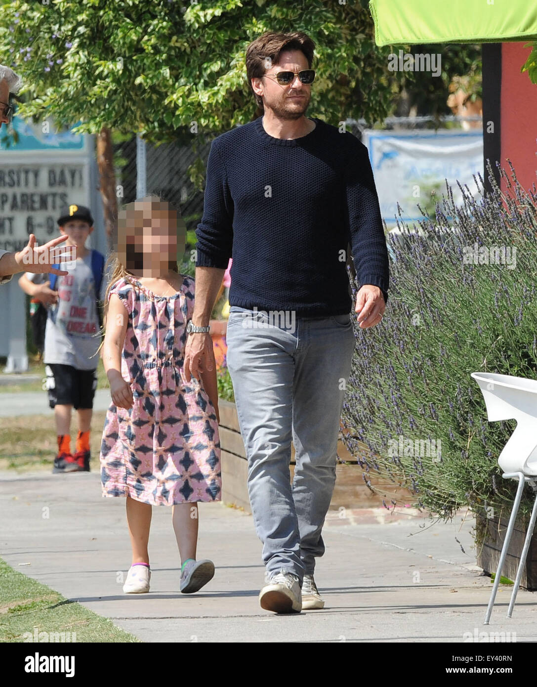 Actor Jason Bateman spending quality time with his dad Kent and ...