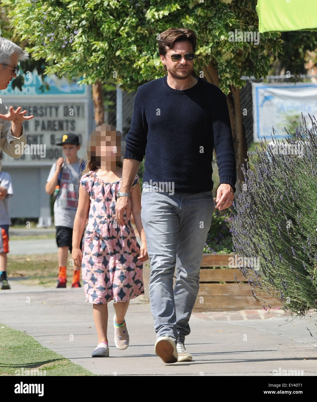 Actor Jason Bateman spending quality time with his dad Kent and ...