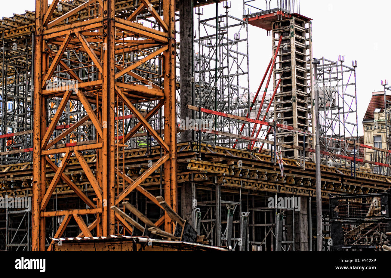 Scaffold cranes hi-res stock photography and images - Alamy