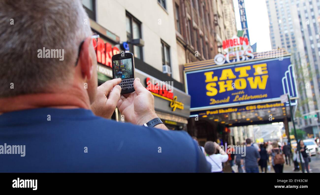 The marquee sign for CBS show 'Late Show with David Letterman ...