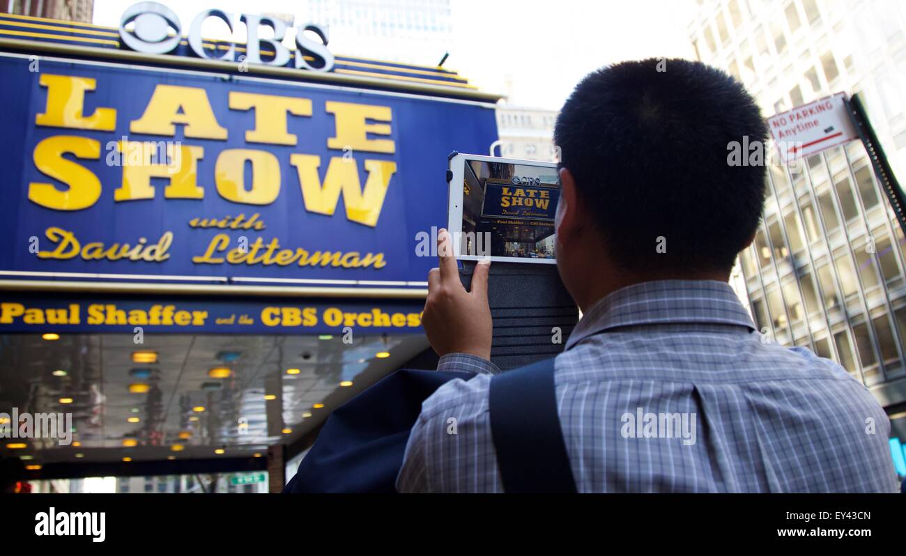 The marquee sign for CBS show 'Late Show with David Letterman ...