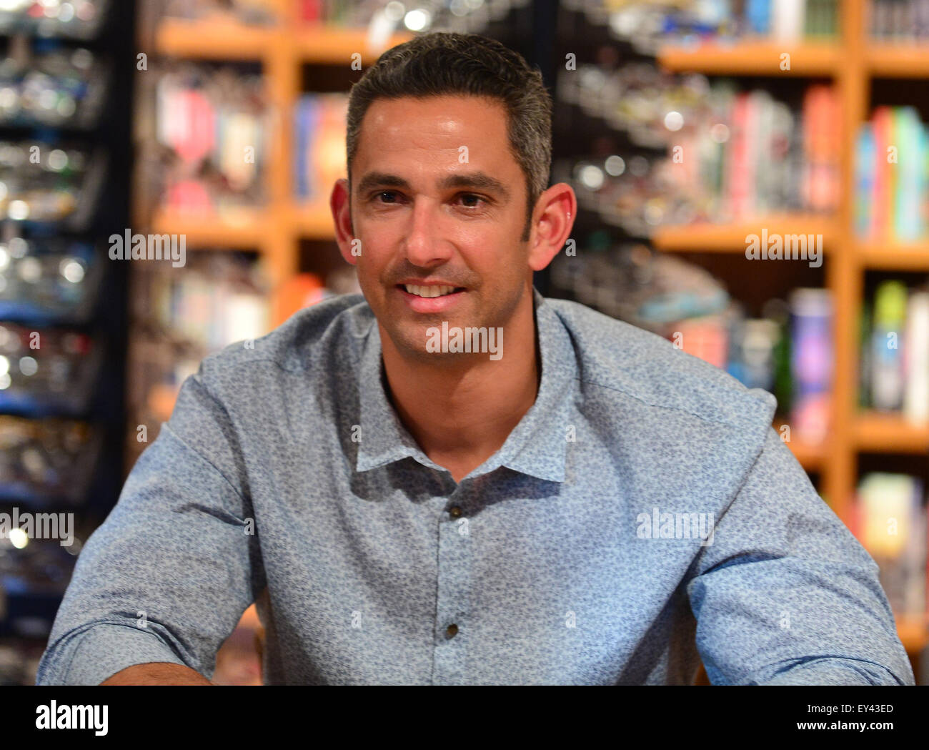 Jorge Posada greets fans and signs copies of his book 'The Journey Home ...