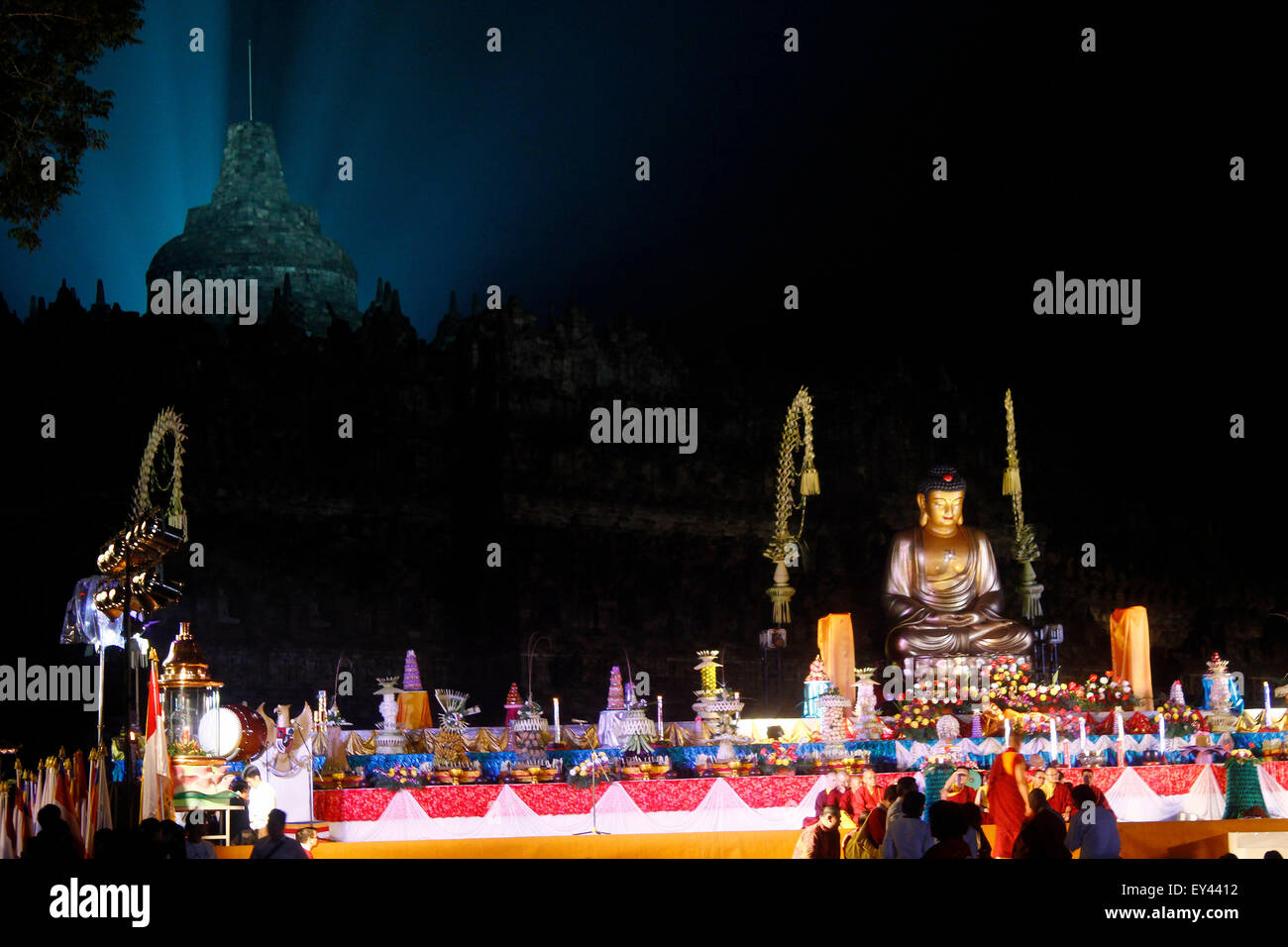 Buddhist monk join the procession from Mendut temple to Borobudur ...