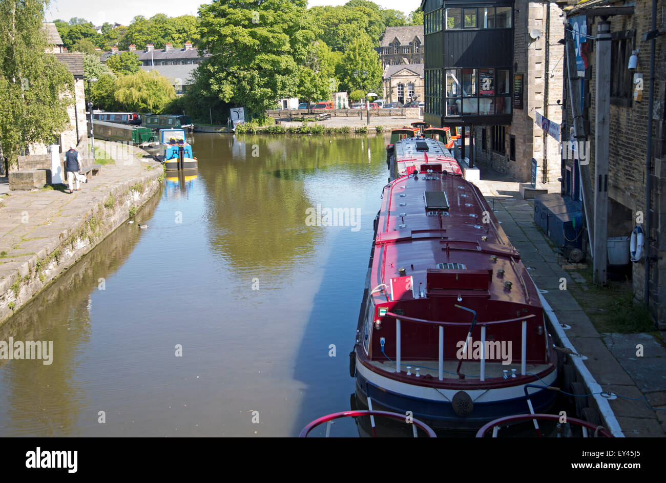 Skipton narrow boats hi-res stock photography and images - Alamy