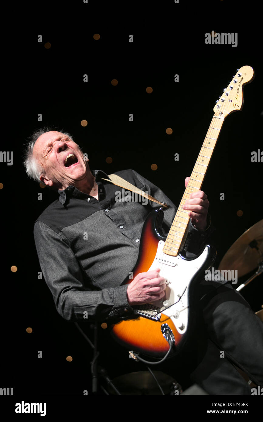 Robin Trowe Live at the Hawth Theatre Stock Photo - Alamy