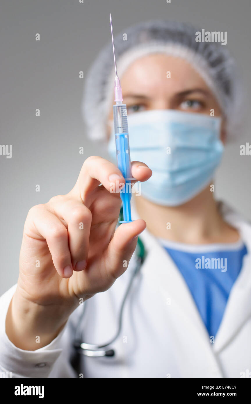 Doctor needle hi-res stock photography and images - Alamy