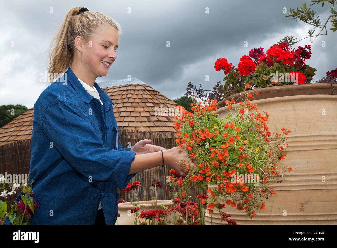 Tatton Park, Cheshire, UK 21st July, 2015. Amelia Bowles ( Pots & Pito ...