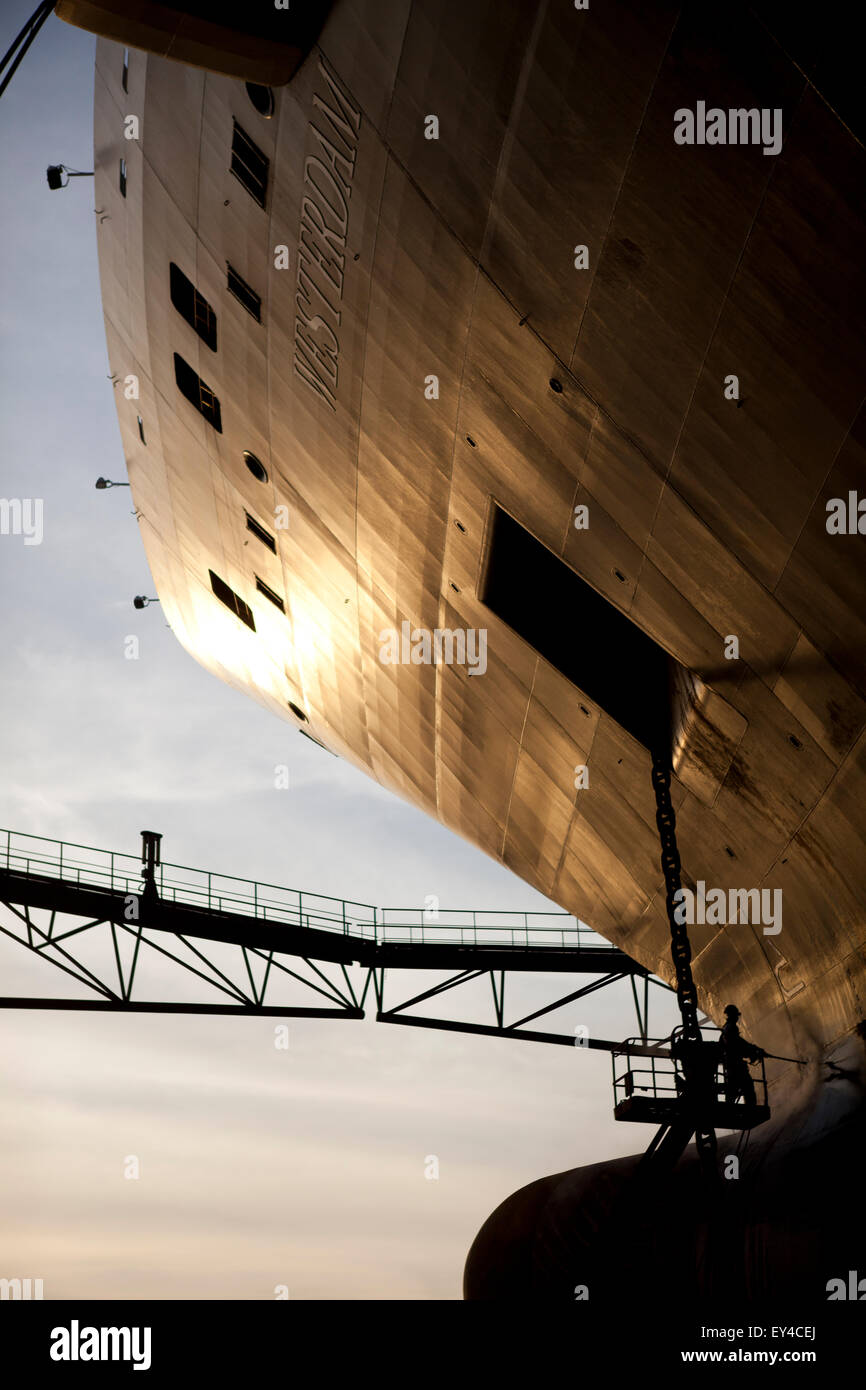 ship at the dry dock, working in progress Stock Photo - Alamy