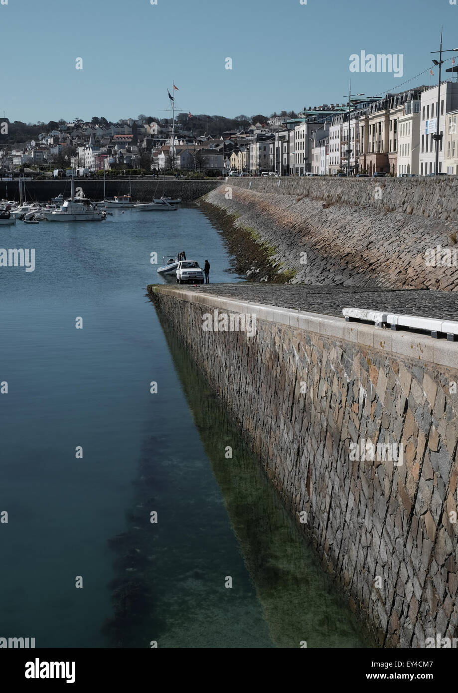 Tow low hi-res stock photography and images - Alamy
