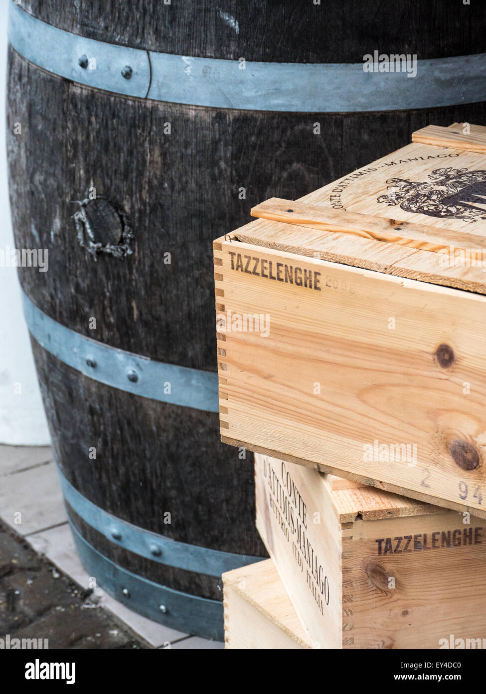 Empty beer boxes hi-res stock photography and images - Alamy