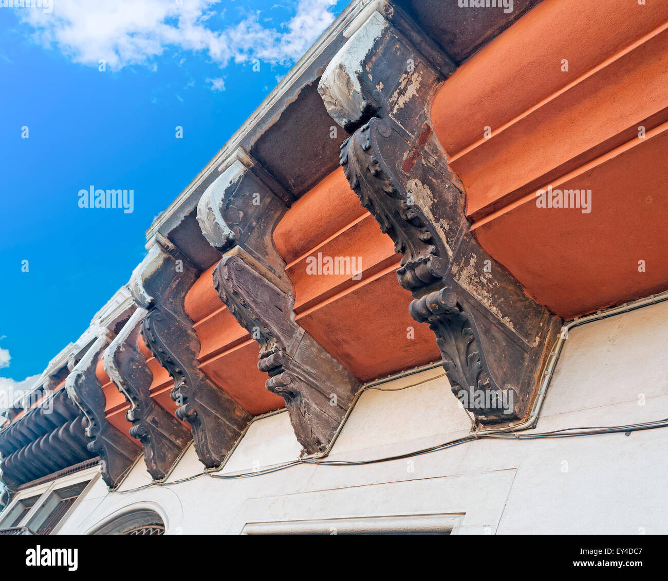 Below the eaves hi-res stock photography and images - Alamy
