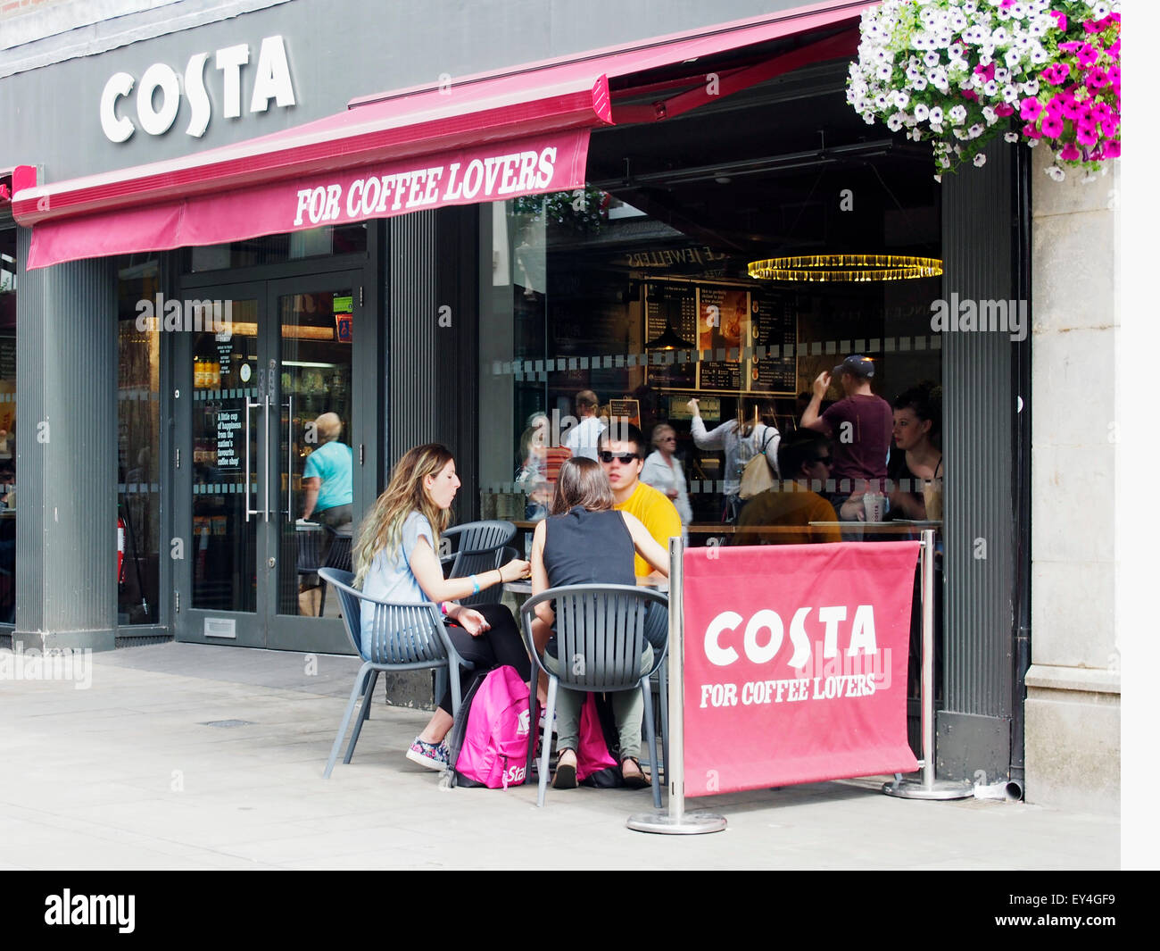 Costa coffee street cafe hi-res stock photography and images - Alamy