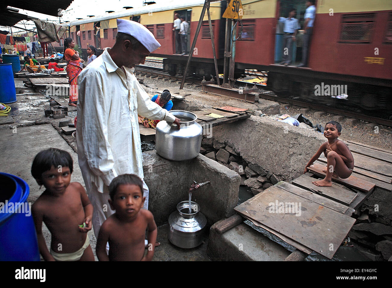 Children collecting water drought india hi-res stock photography and ...
