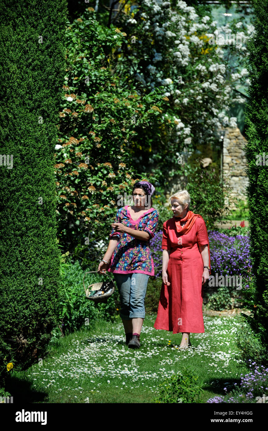 English country house opera hi-res stock photography and images - Alamy