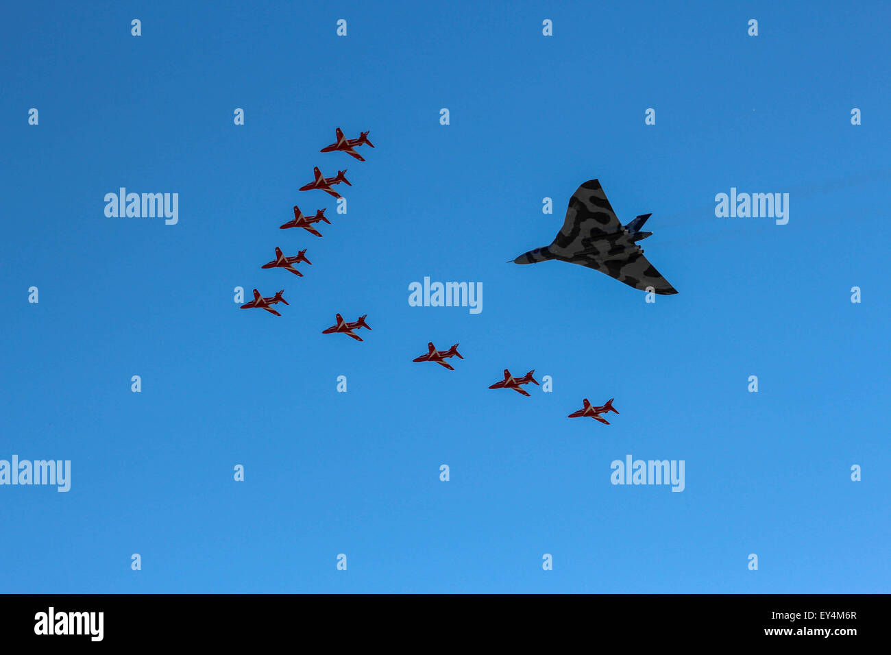 Avro vulcan with the red arrows hi-res stock photography and images - Alamy