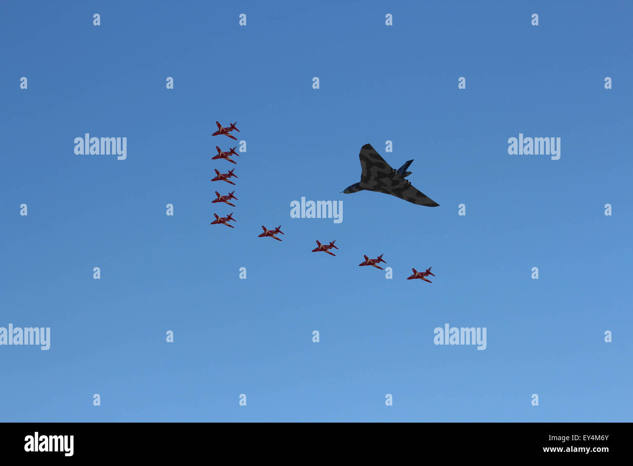 Avro vulcan with the red arrows hi-res stock photography and images - Alamy