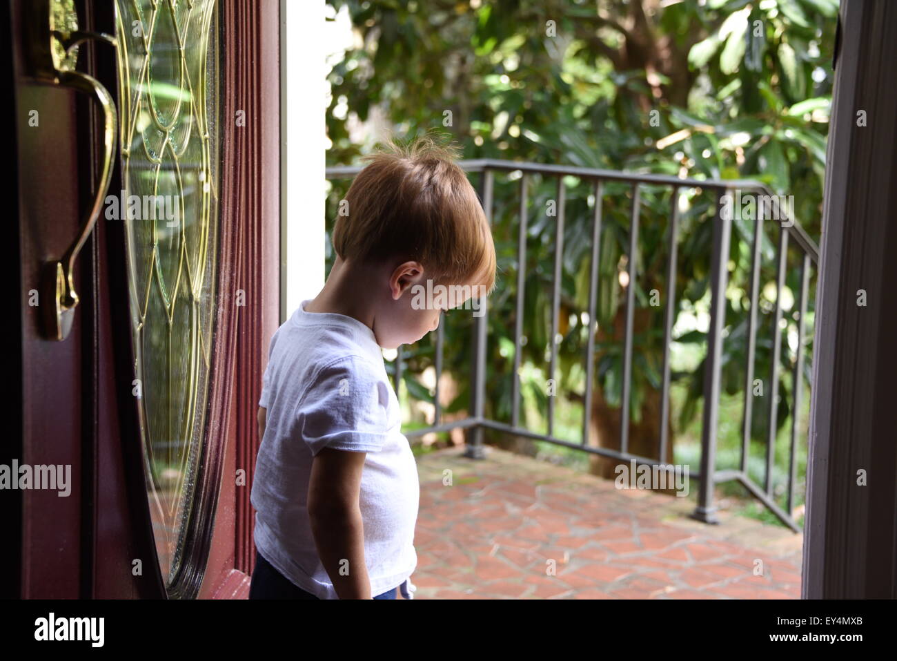 boy waiting for mom at the door Stock Photo - Alamy