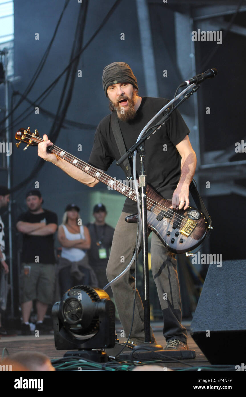 Robbie merrill bass hi-res stock photography and images - Alamy