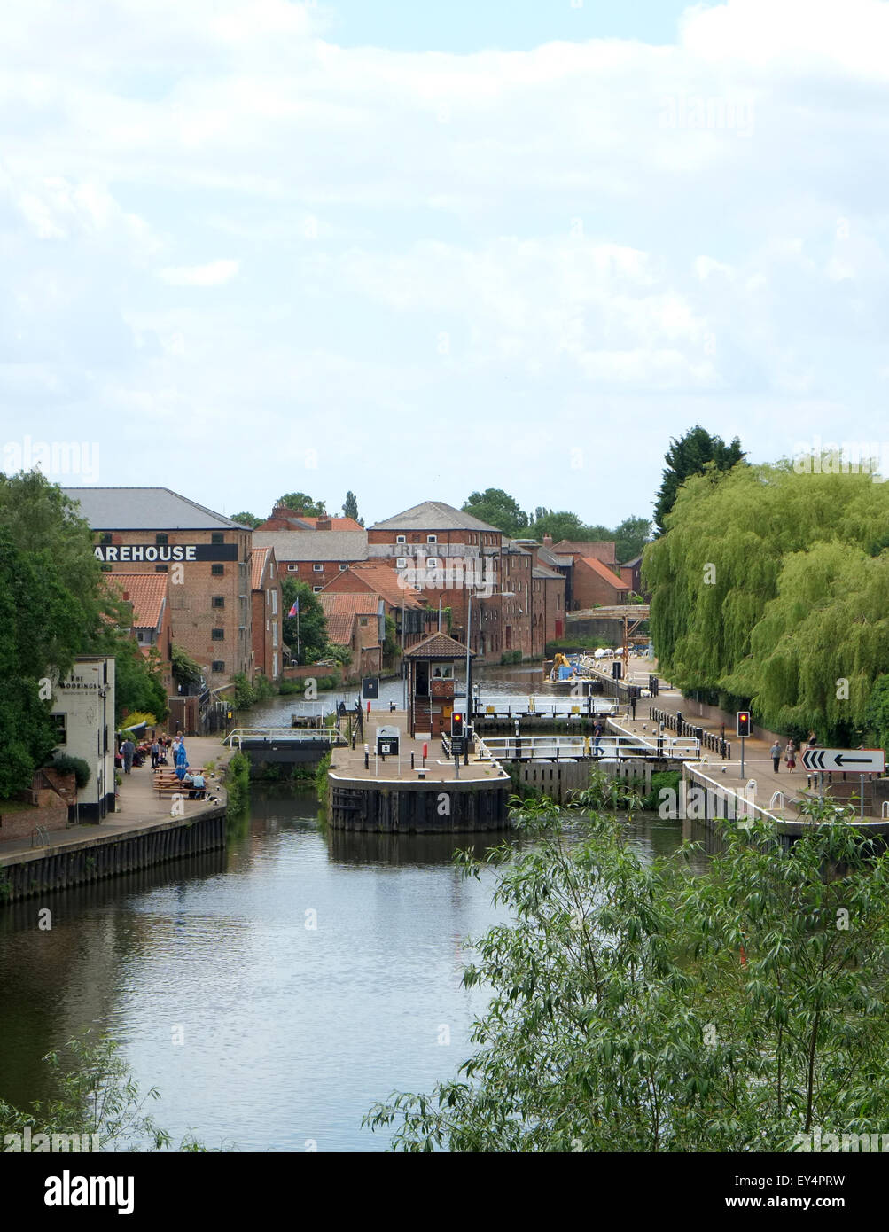 Lock gates on the river Trent in Newark, Nottingham Stock Photo - Alamy