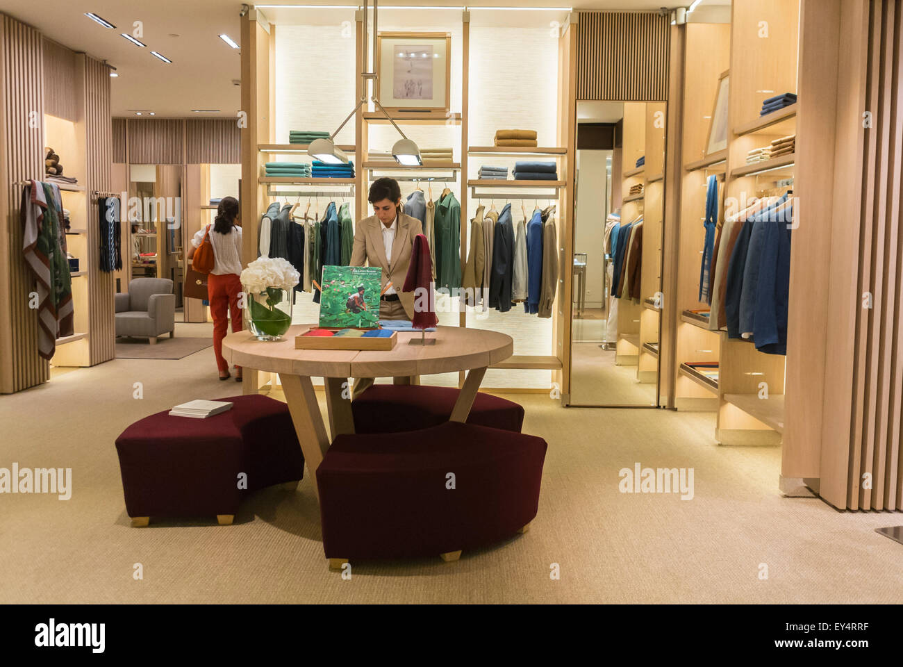 Paris Fashion Brands Stock Photos & Paris Fashion Brands Stock Images ...