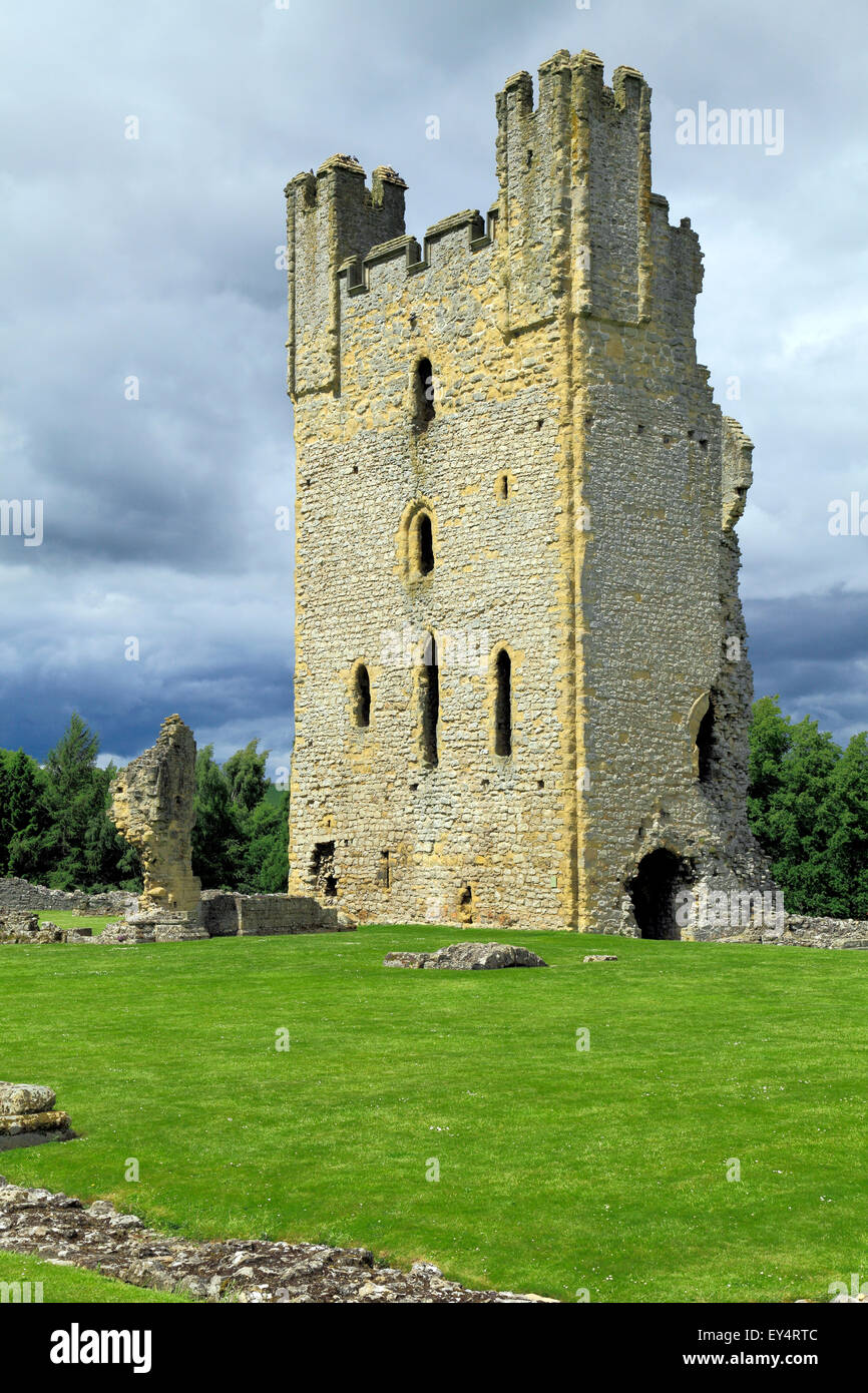 Helmsley Castle, The Medieval Keep, Yorkshire, England, UK English ...