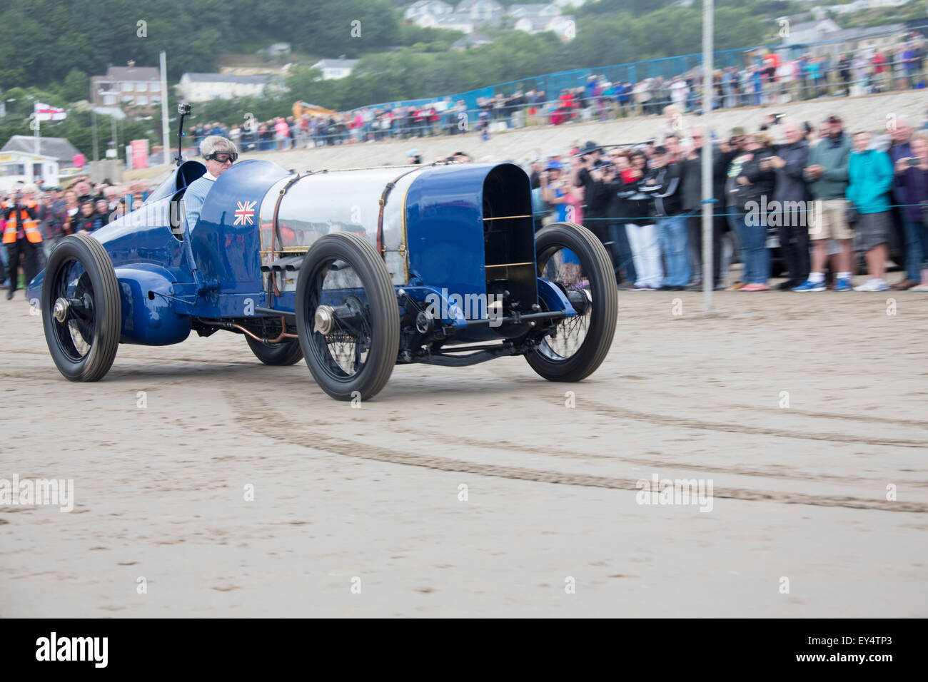 Pendine Beach, Carmarthen, Wales, UK. 21st July, 2015. Blue Bird Racing ...