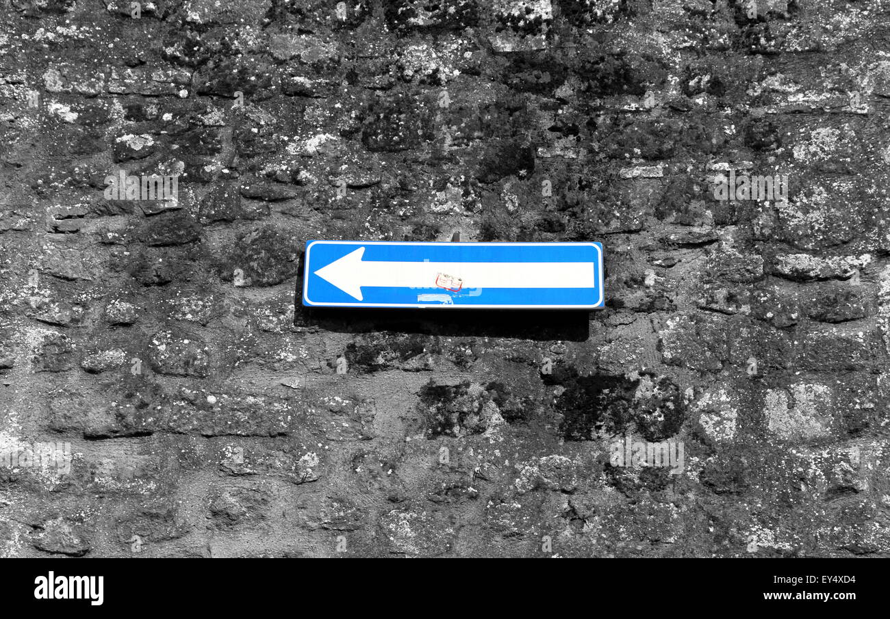 One way road sign hi-res stock photography and images - Alamy