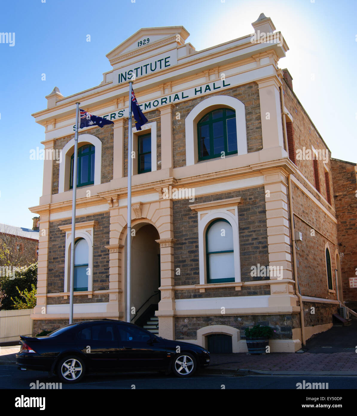 Small town south australian outback hi-res stock photography and images ...
