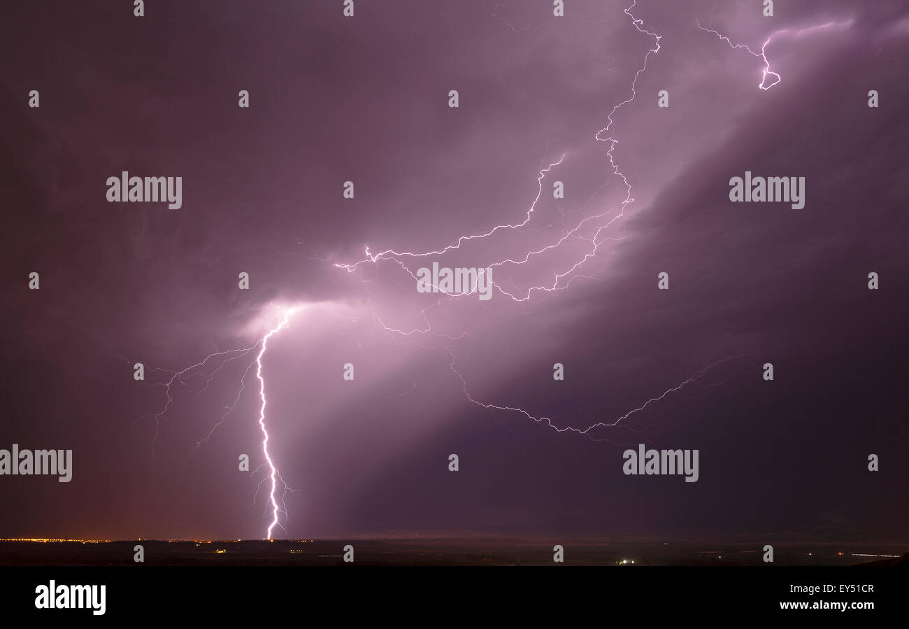 Thunder and lightning storm hi-res stock photography and images - Alamy