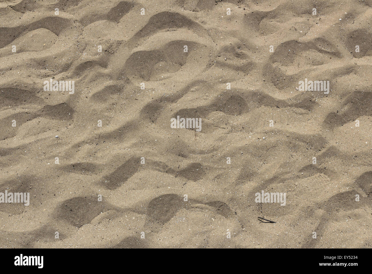 Backdrop of sea sand with footprints Stock Photo - Alamy