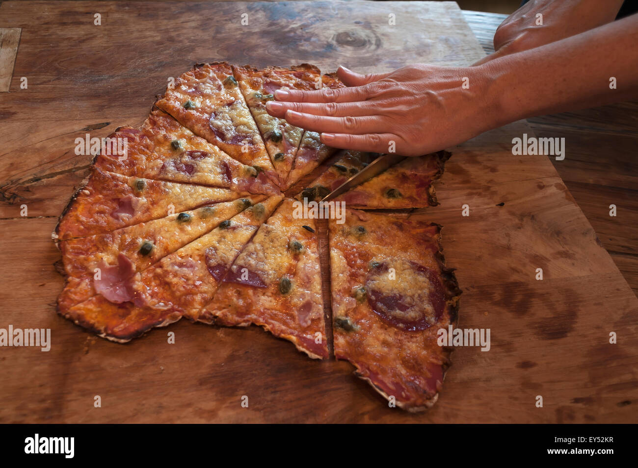 Cut italian pizza hi-res stock photography and images - Alamy