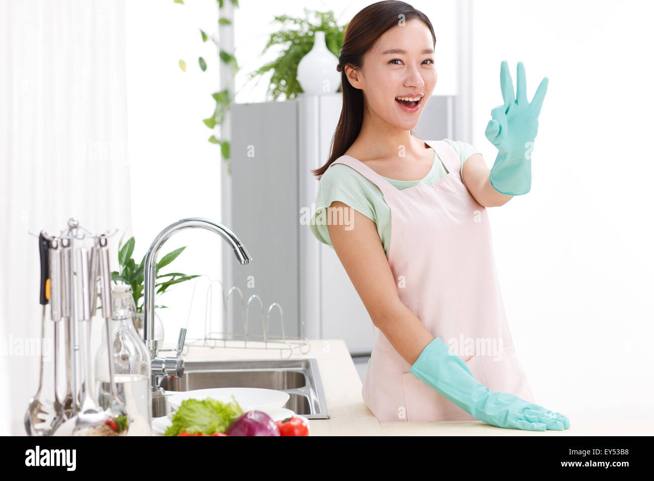 Chinese young women cleaning hi-res stock photography and images - Alamy