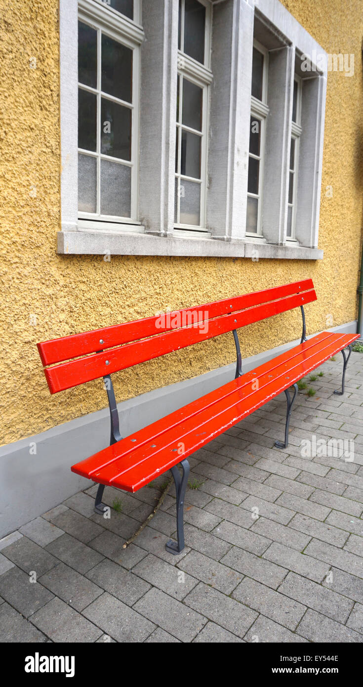 Train station seating hi-res stock photography and images - Alamy