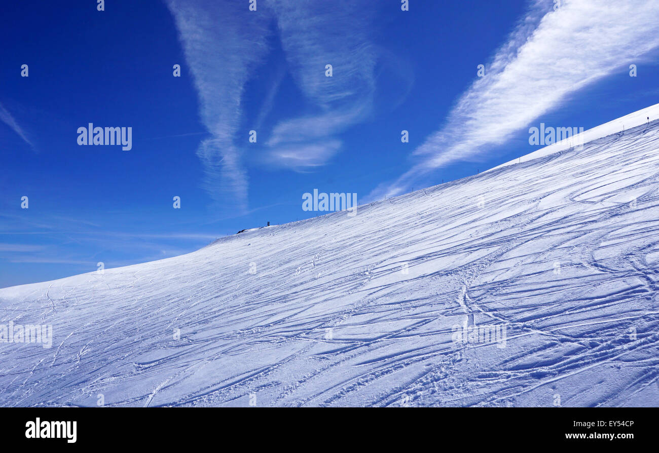 Titlis skiing snow mountains Switzerland Stock Photo - Alamy
